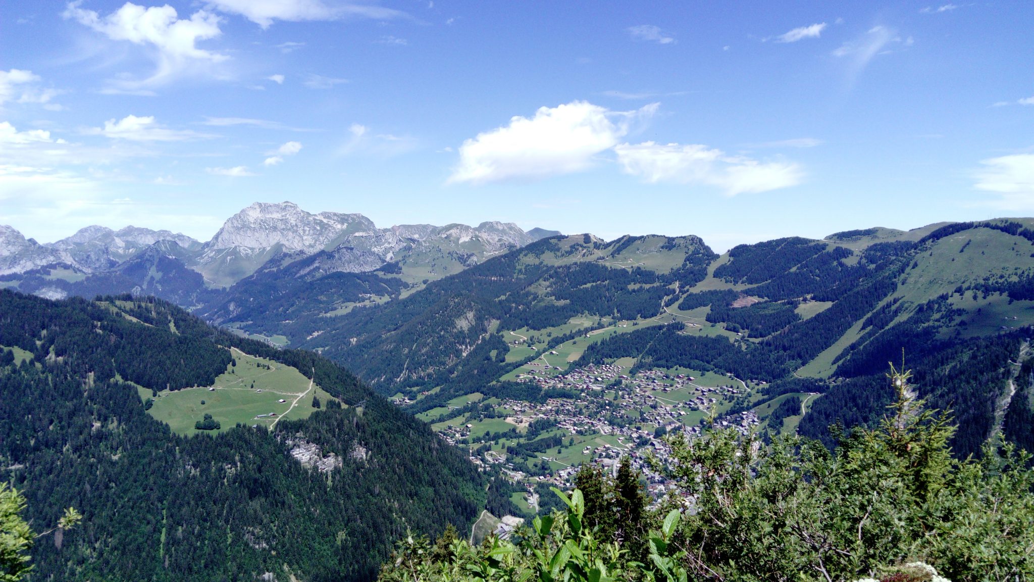 Randonnée : le sentier des contrebandiers, Châtel - Altitude1989